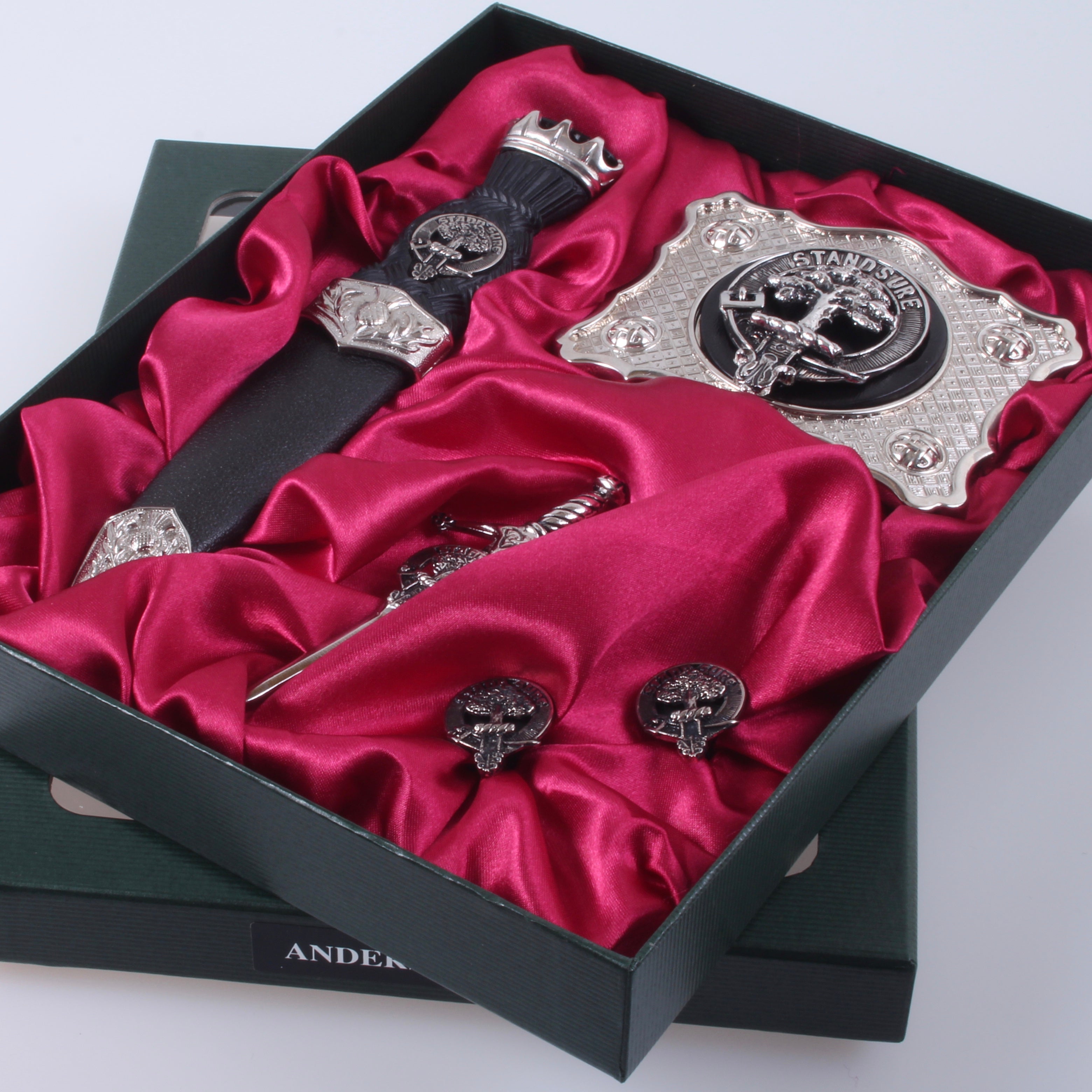 Clan Crest Kilt Accessory Set